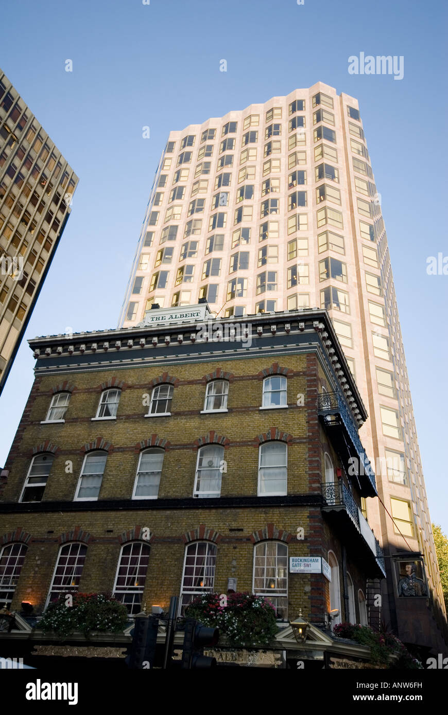 buckingham gate, the albert building, street London Stock Photo - Alamy