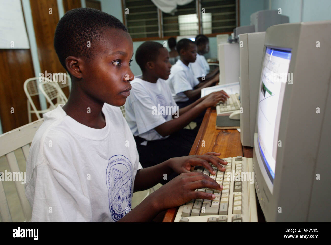 Internet africa classroom hi-res stock photography and images - Alamy