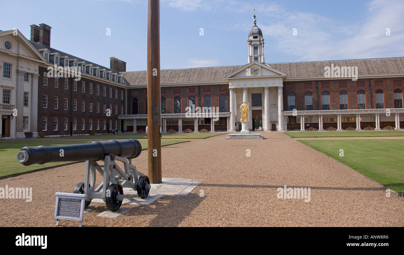 The Figure Court of the Royal Hospital Chelsea London England SIAMESE ...