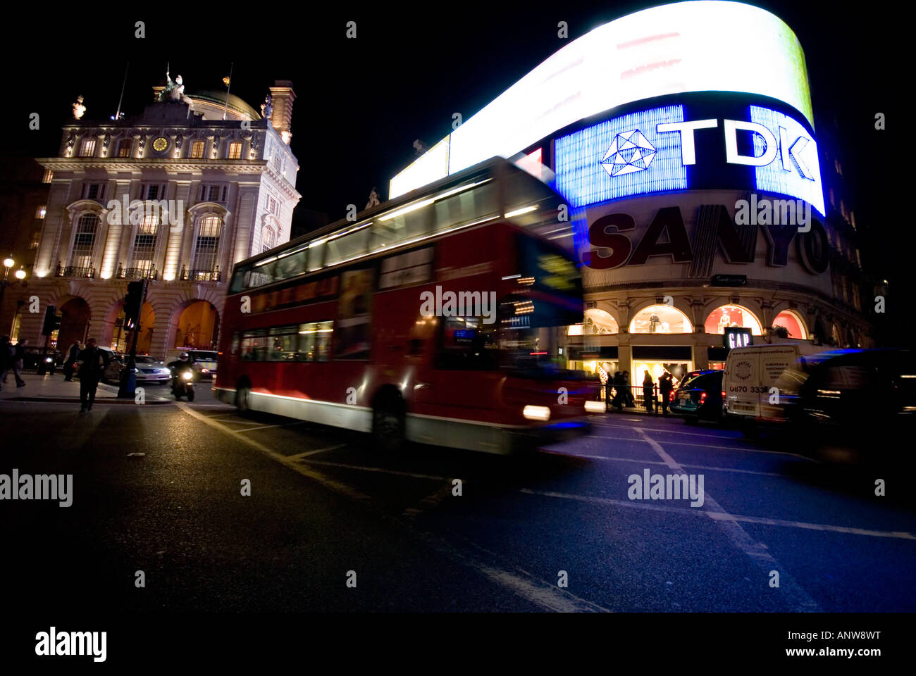 piccadilly circus at night London Stock Photo - Alamy