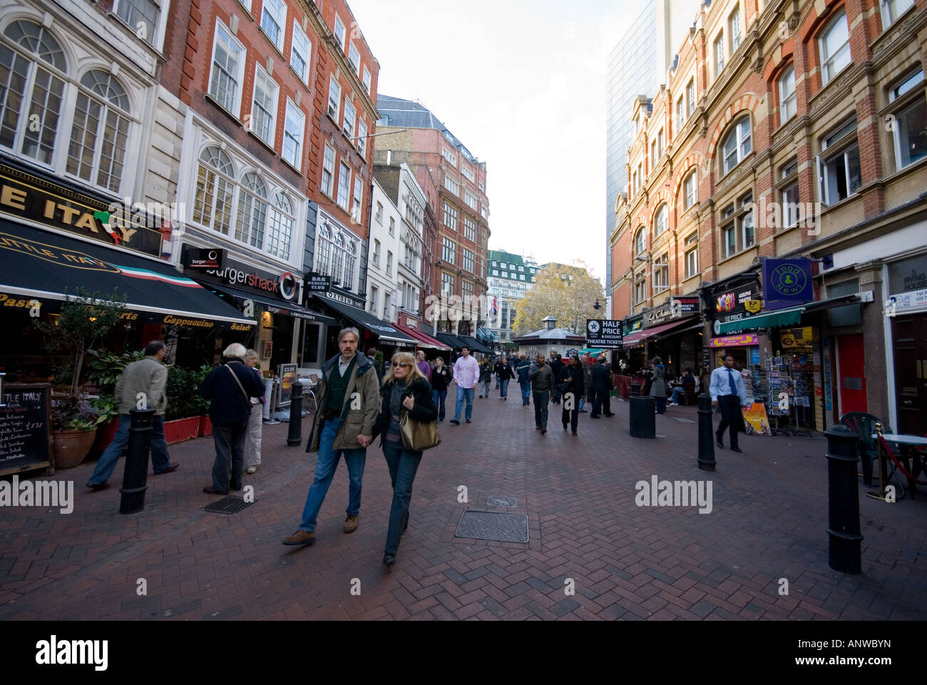 Italian restaurant leicester square hi-res stock photography and images ...