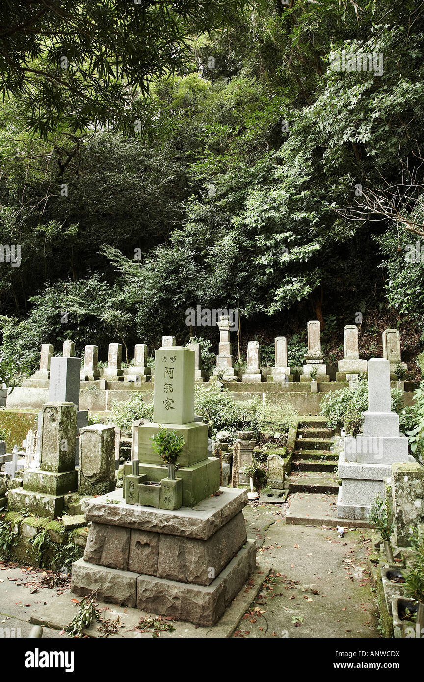 Japanese grave yard hi-res stock photography and images - Alamy
