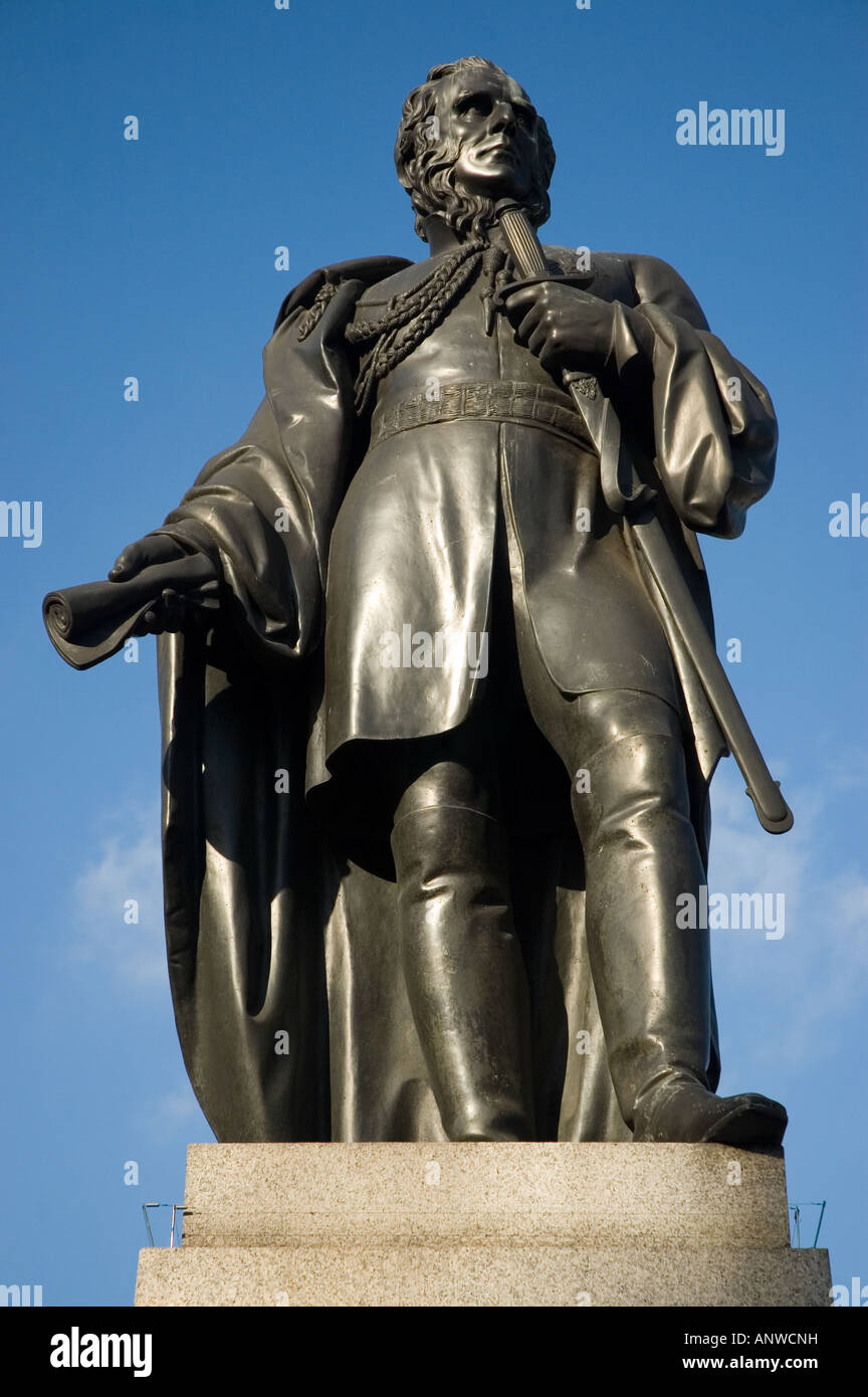 charles james napier statue og the general in trafalgar quare london ...