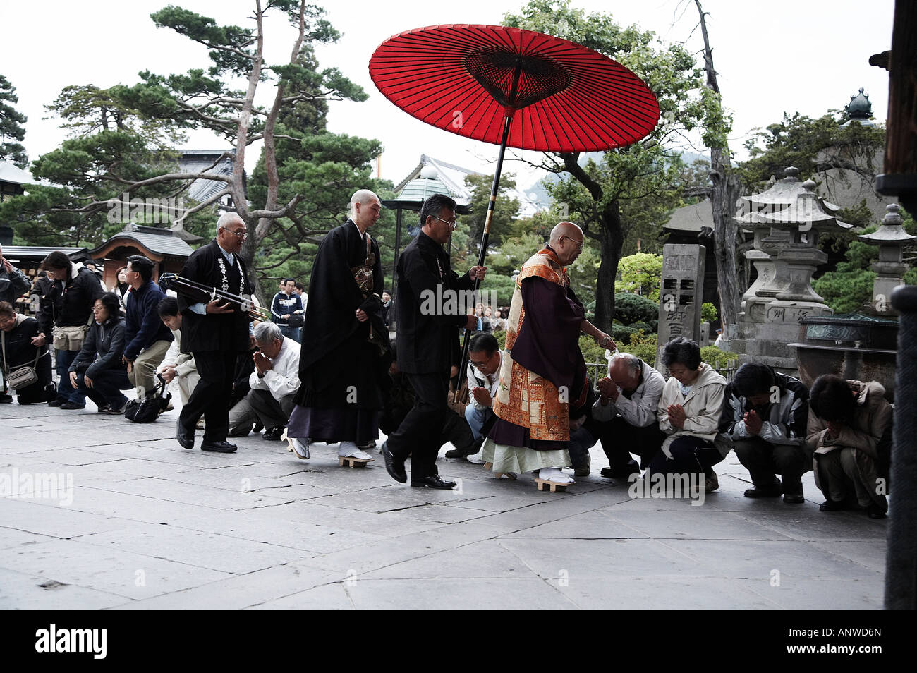 A monk blesses people in Zenkoji, Nagano, Japan Stock Photo - Alamy