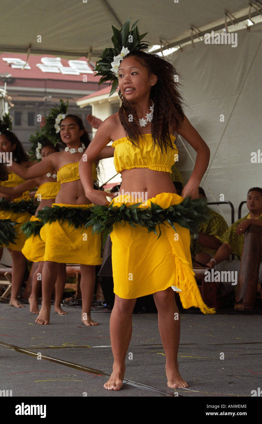 Tahitian dance hi-res stock photography and images - Alamy