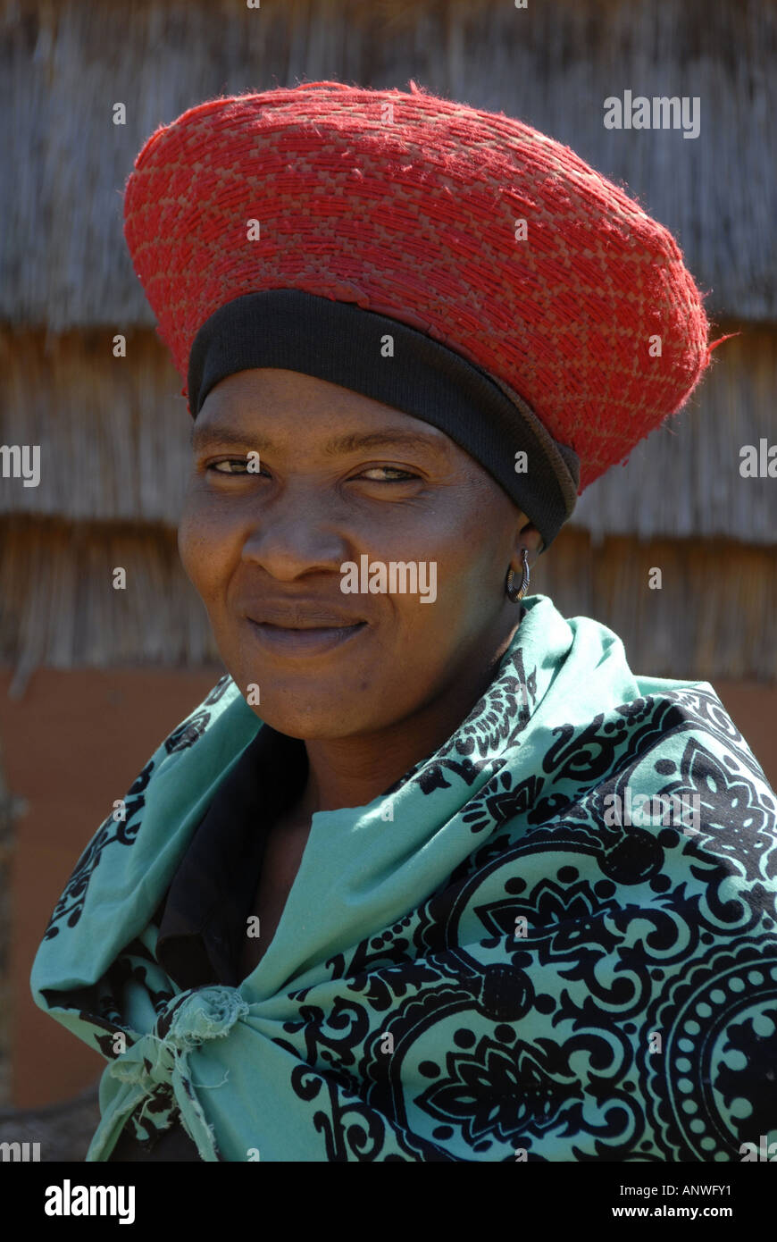 South africa zulu woman portrait hi-res stock photography and images ...