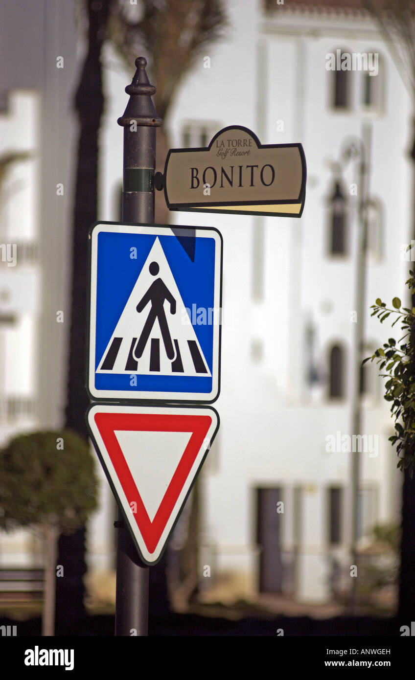 Spanish road signs hi-res stock photography and images - Alamy