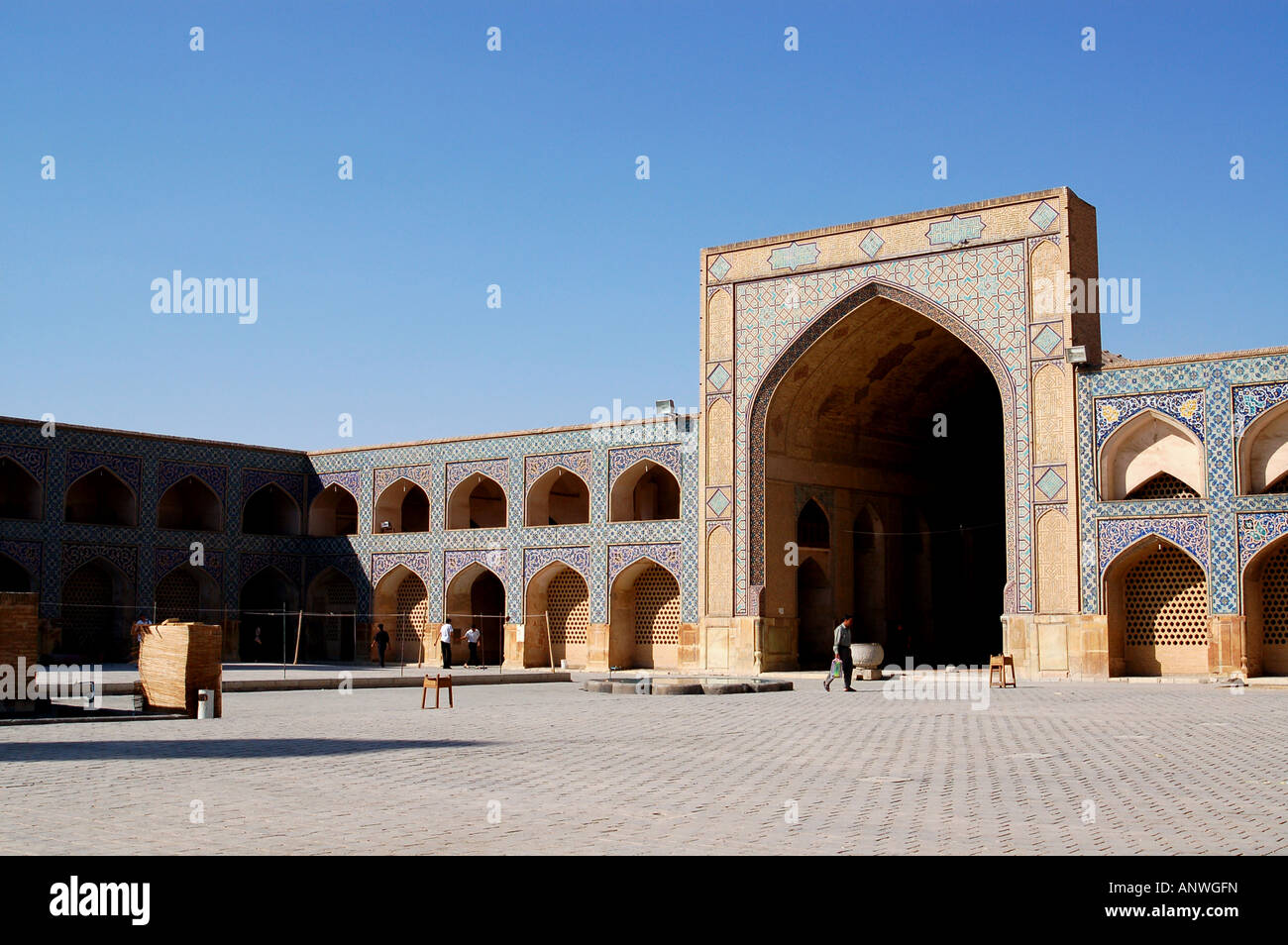 The North Iwan and courtyard at the Jameh Mosque, Isfahan (Esfahan ...