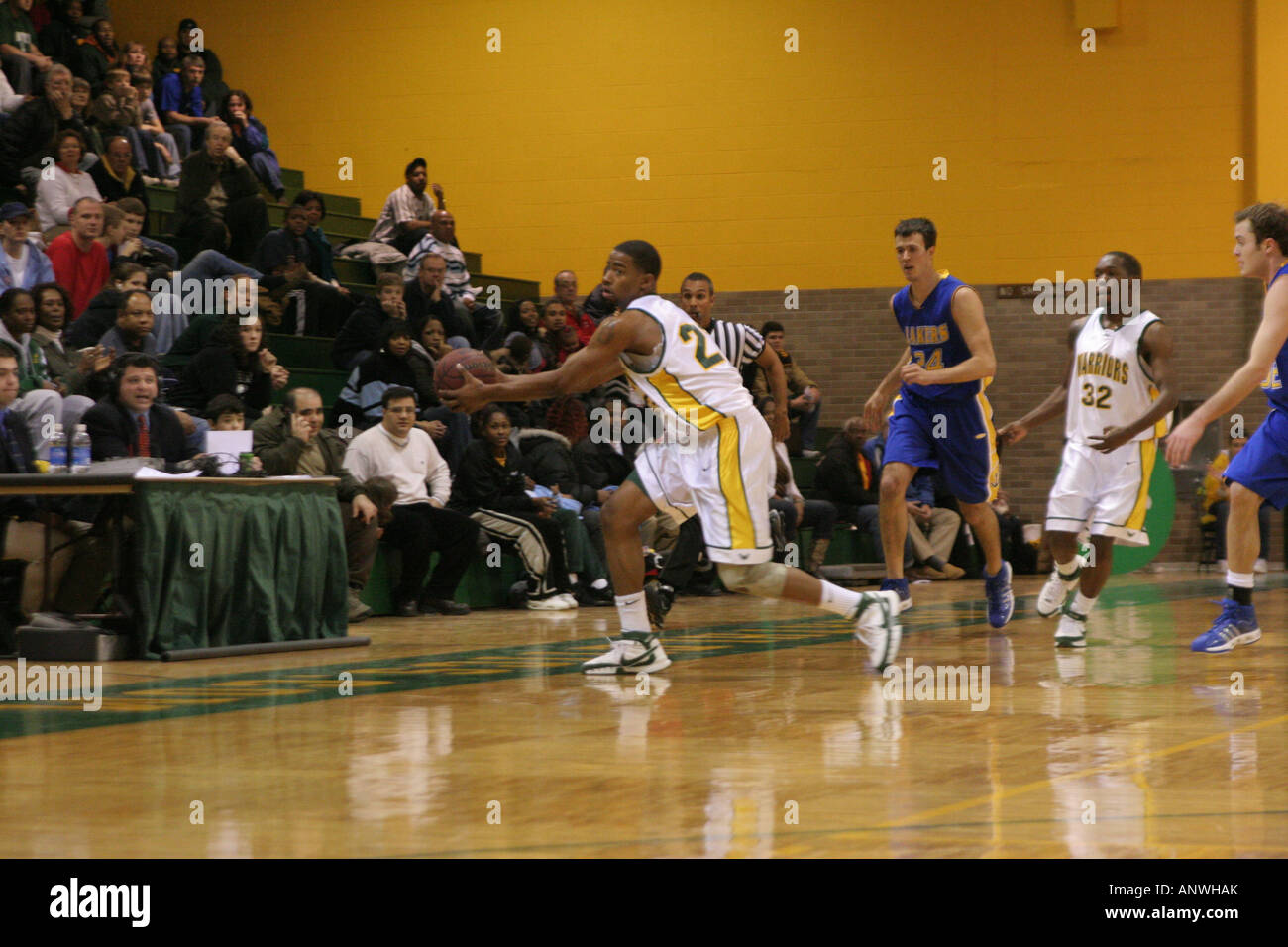 Wayne State University Men's Basketball Stock Photo - Alamy