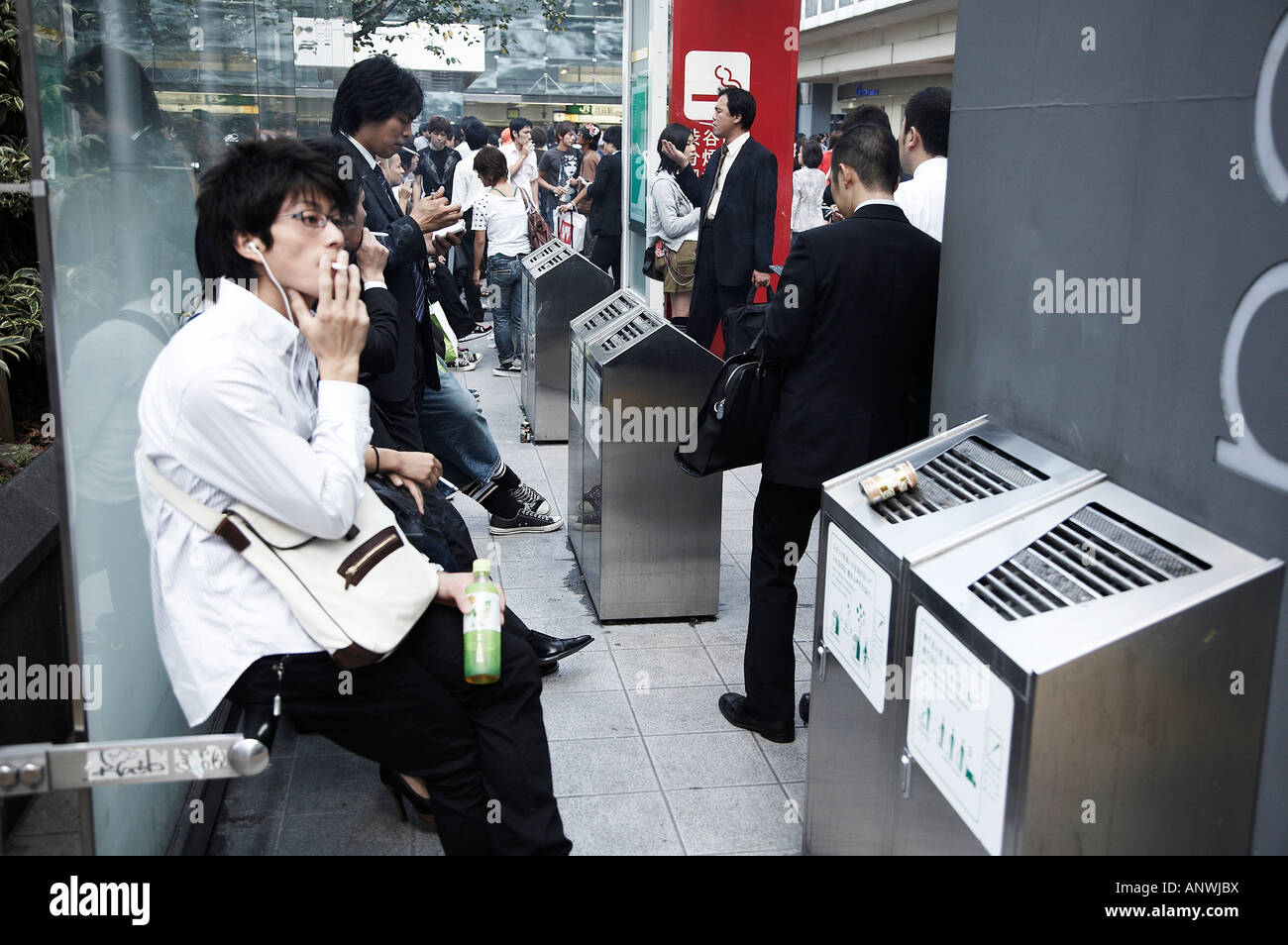 smoking corners Tokyo Stock Photo - Alamy