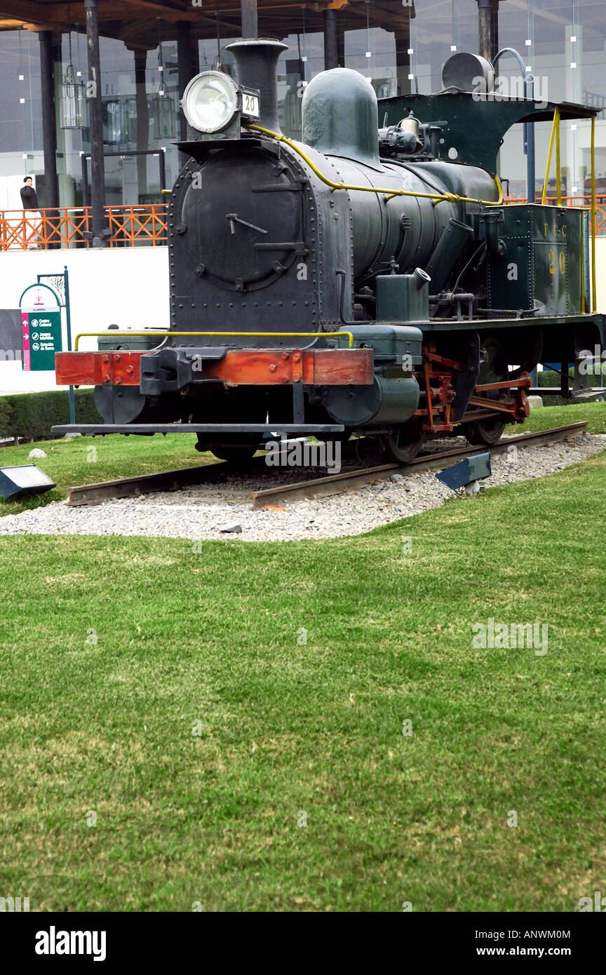 Railway station rail tracks peru hi-res stock photography and images ...