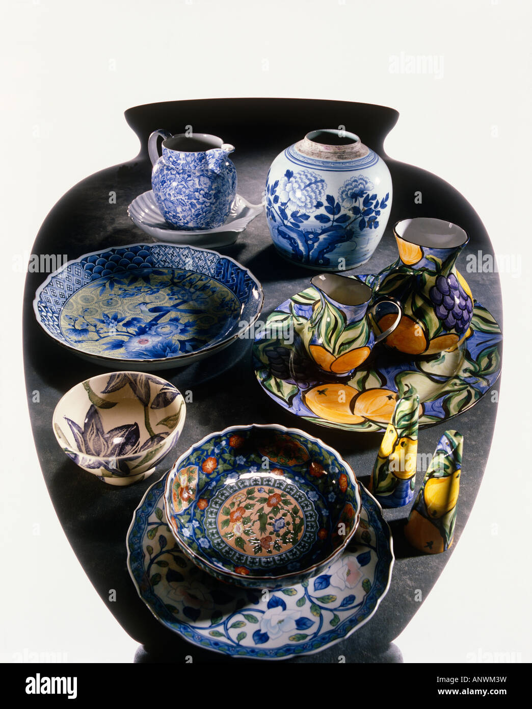 Pottery and ceramics pot hi-res stock photography and images - Alamy