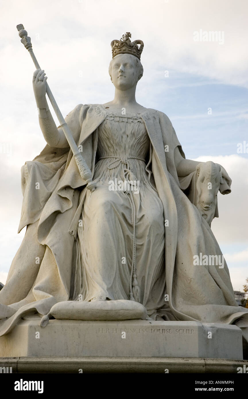 queen victoria statue in Kensington Gardens London Stock Photo - Alamy