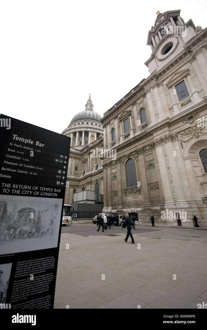St Pauls Cathedral indication sign London Stock Photo - Alamy