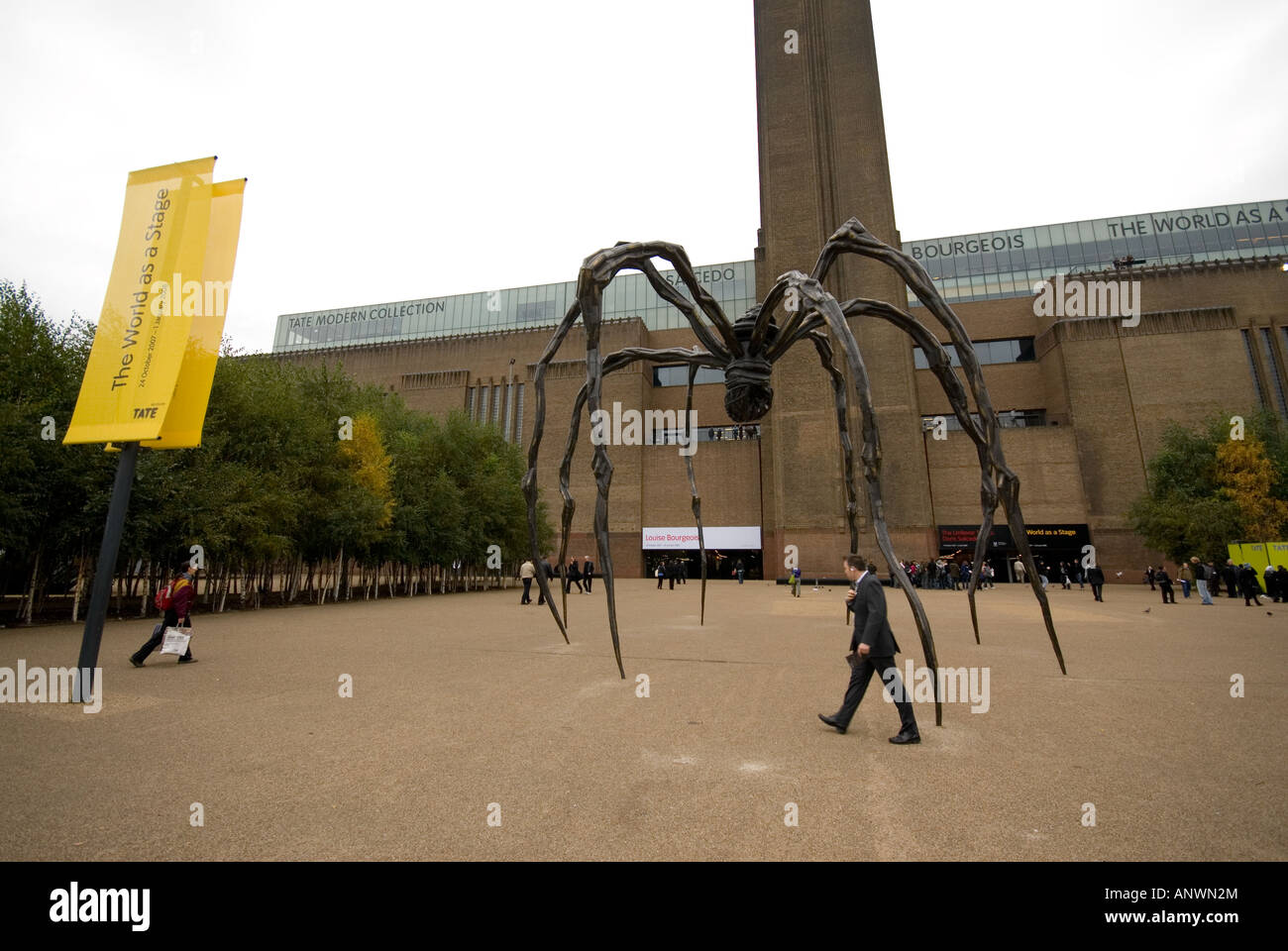 Tate Modern spider art London Stock Photo - Alamy