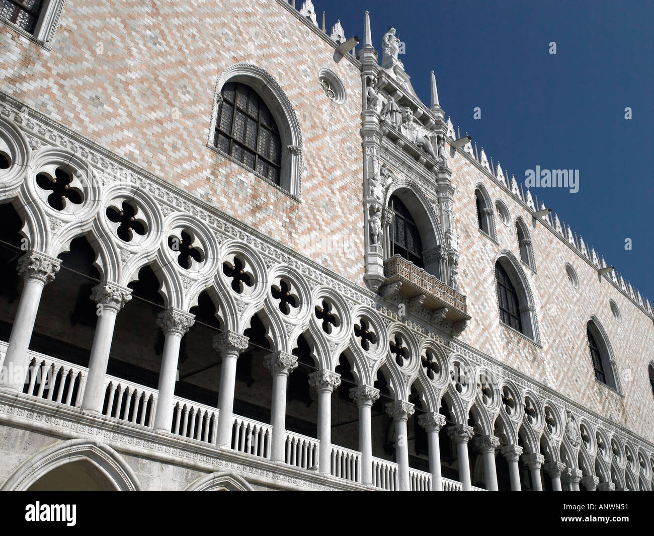 Gothic masterpiece doges palace hi-res stock photography and images - Alamy
