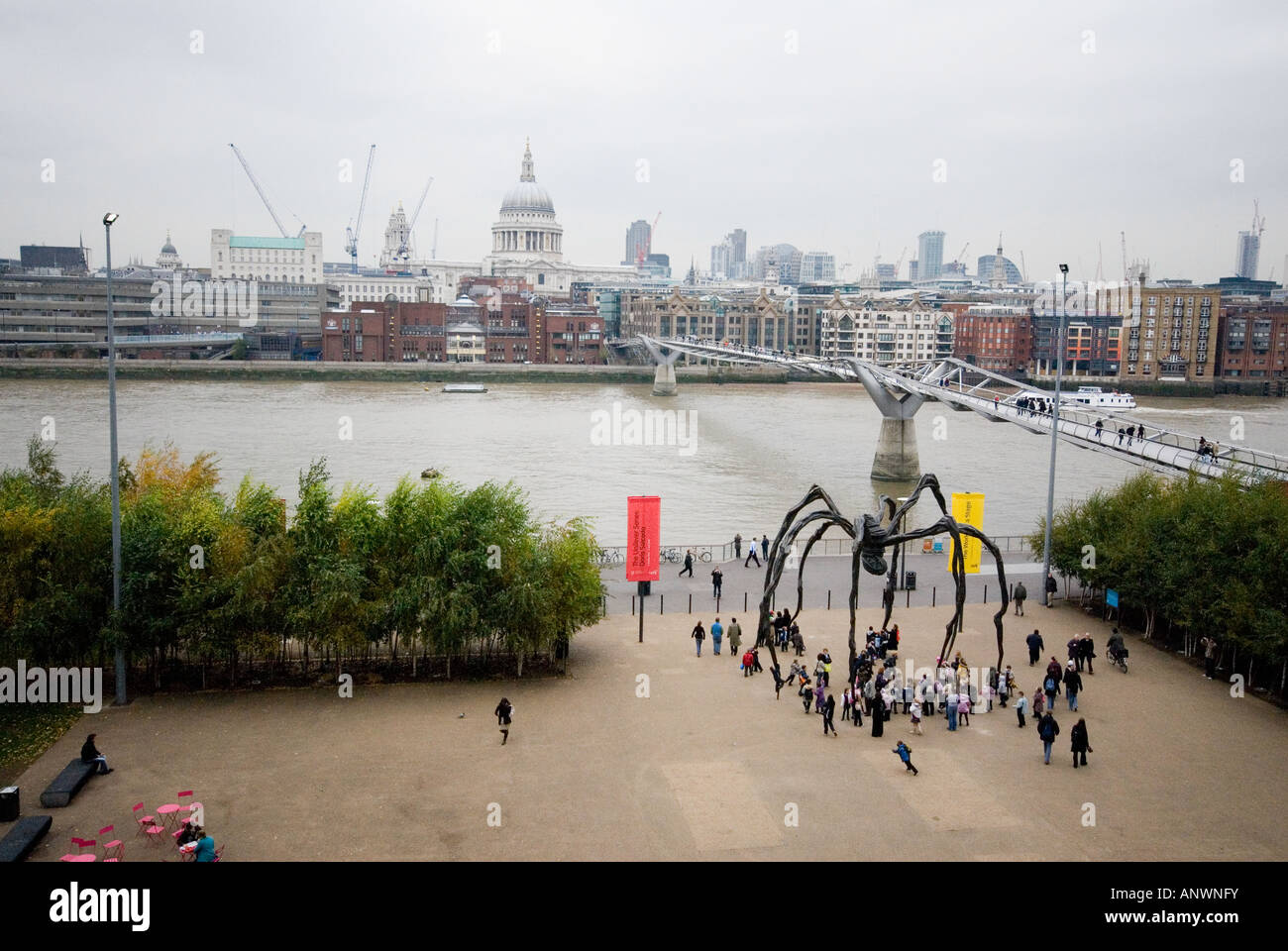 Tate spider london hi-res stock photography and images - Alamy