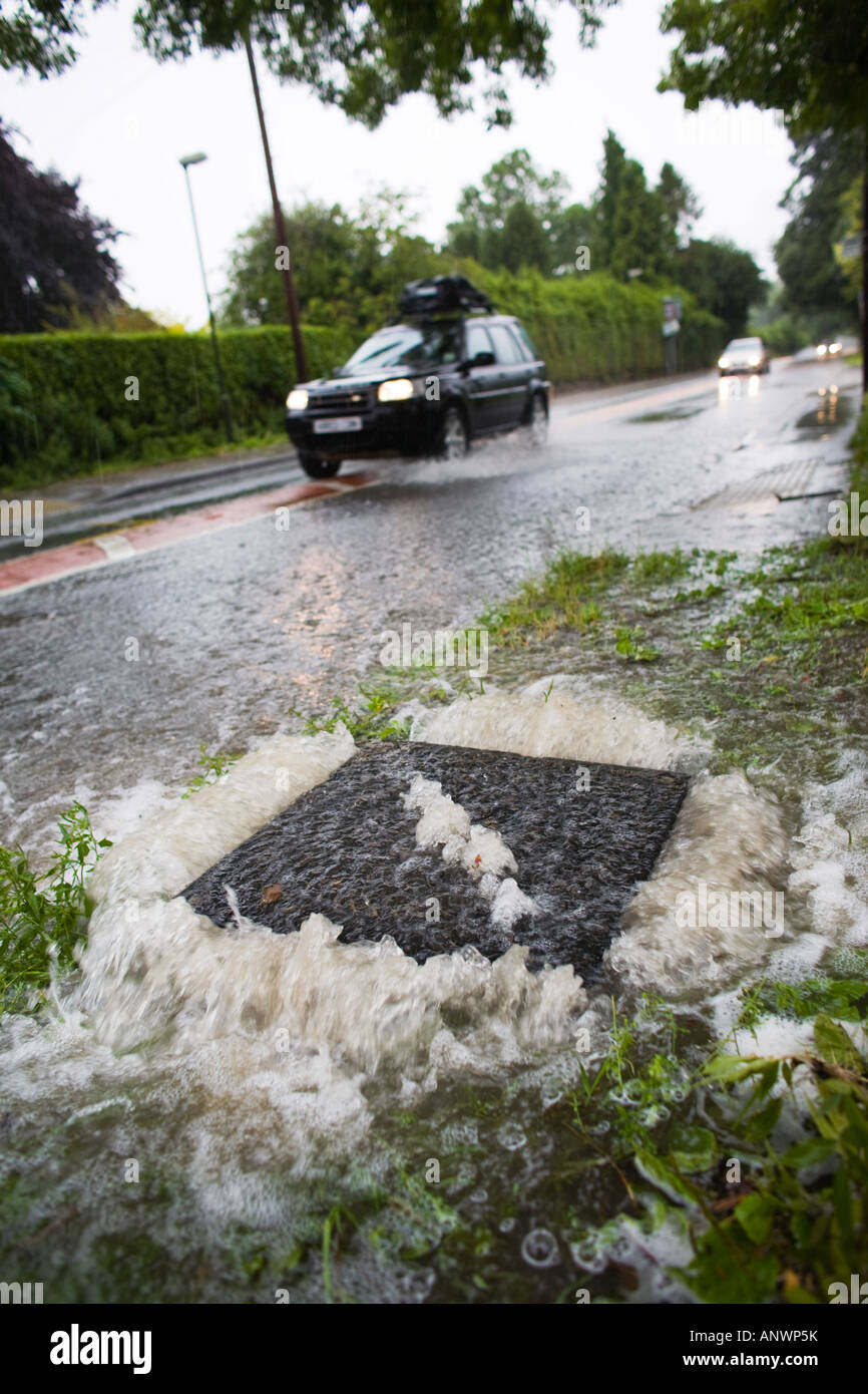 Overflowing manhole cover hi-res stock photography and images - Alamy