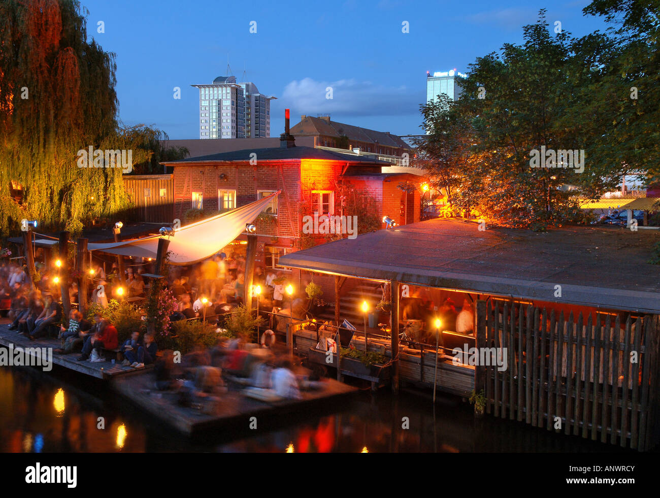 Cafe Freischwimmer und Club der Visionäre am Flutgraben Seitenarm der ...