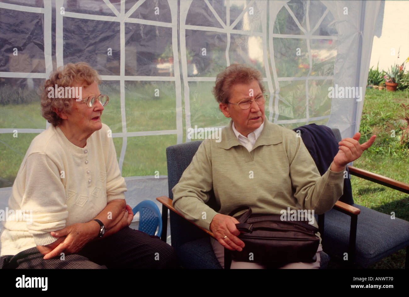 Two old women having chat hi-res stock photography and images - Alamy