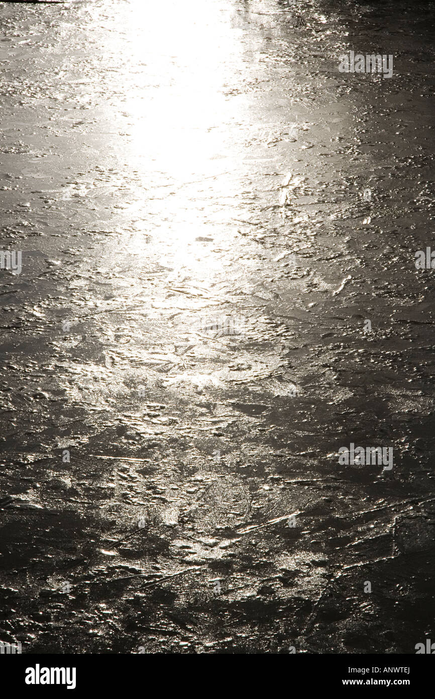 Reflection of sun off water hi-res stock photography and images - Alamy