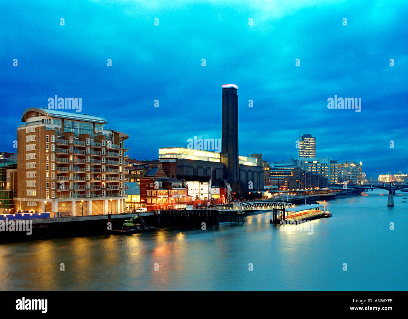 tate modern art museum night with river thames reflections london ...