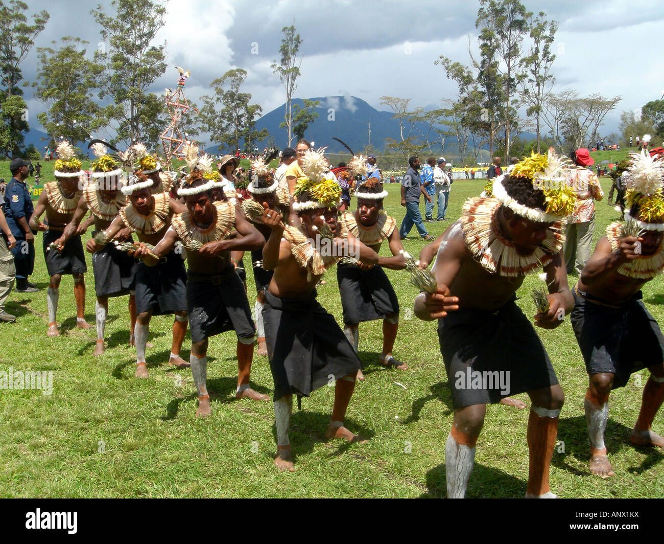 men at the Highland festival, Papua New Guinea Stock Photo - Alamy