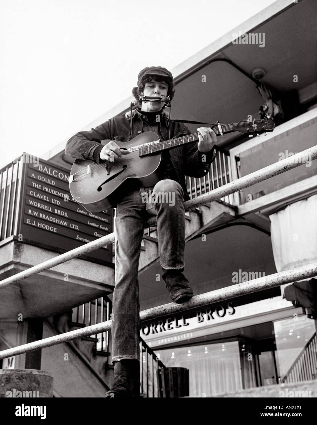 DONOVAN Leitch UK folk singer in 1966 Stock Photo - Alamy