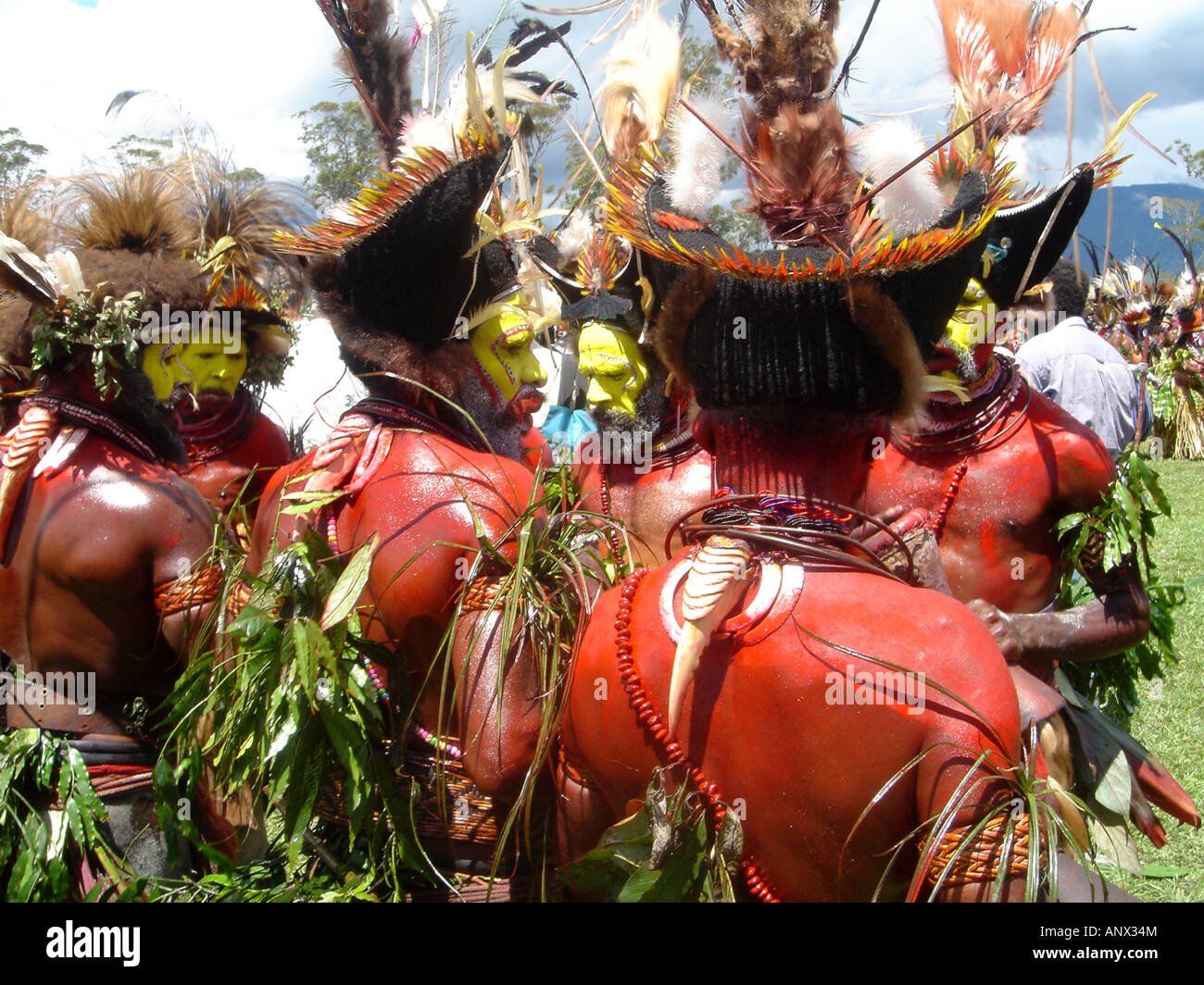 men at the Highland festival, Papua New Guinea Stock Photo - Alamy