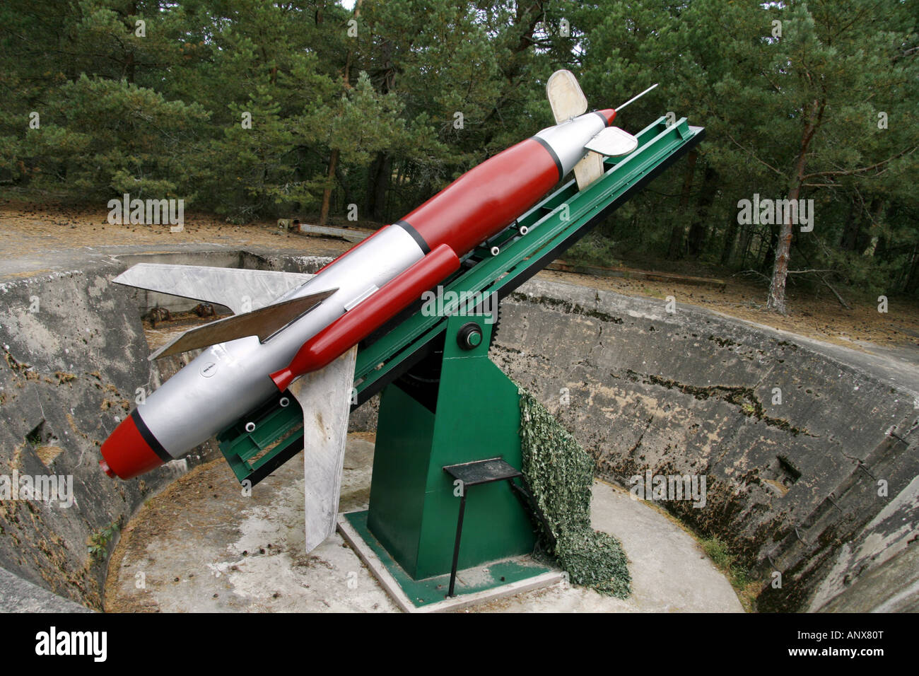 Missile on launching pad hi-res stock photography and images - Alamy