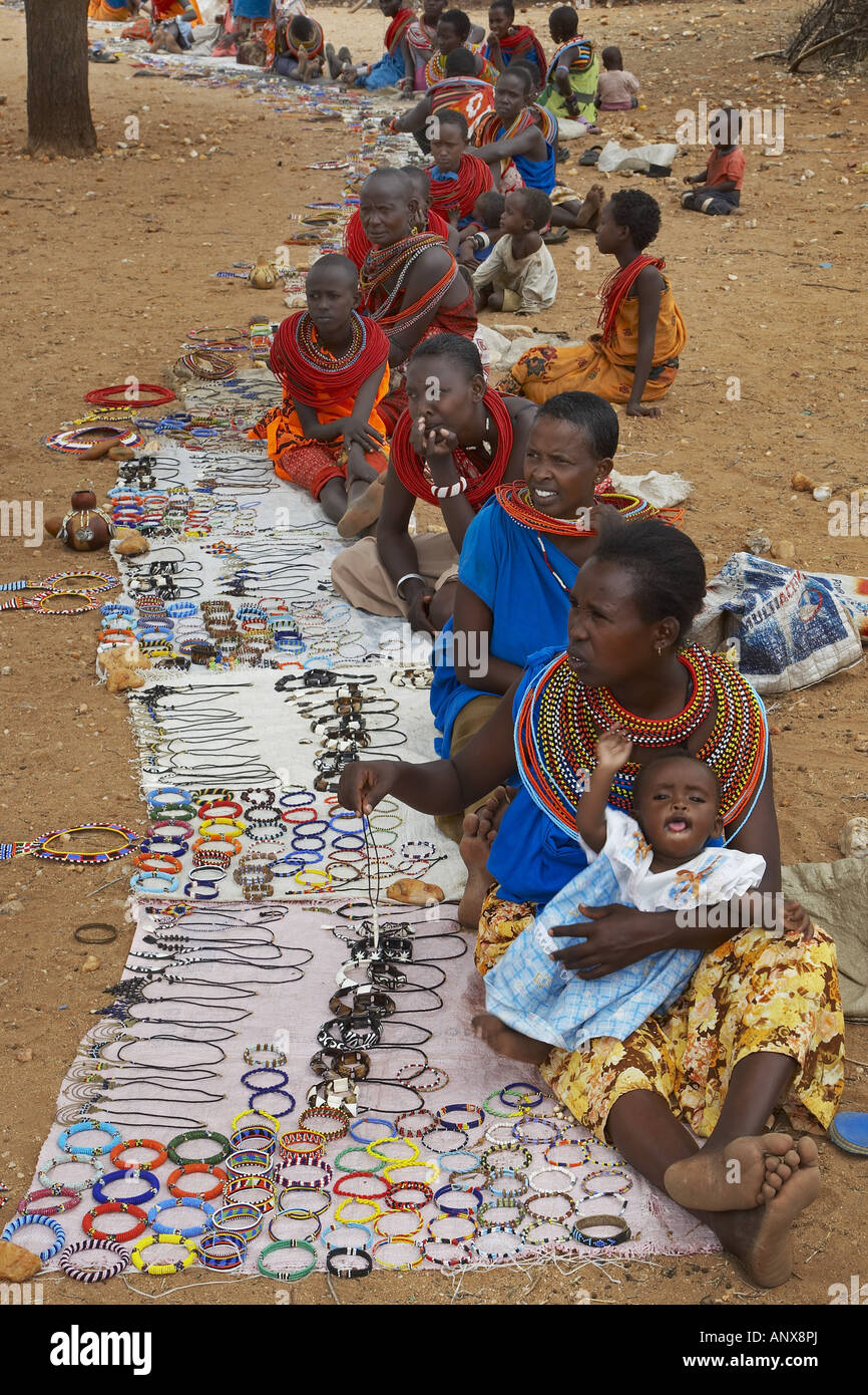 Samburu people selling their art, Kenya, Samburu Gebiet, Isiolo Stock ...