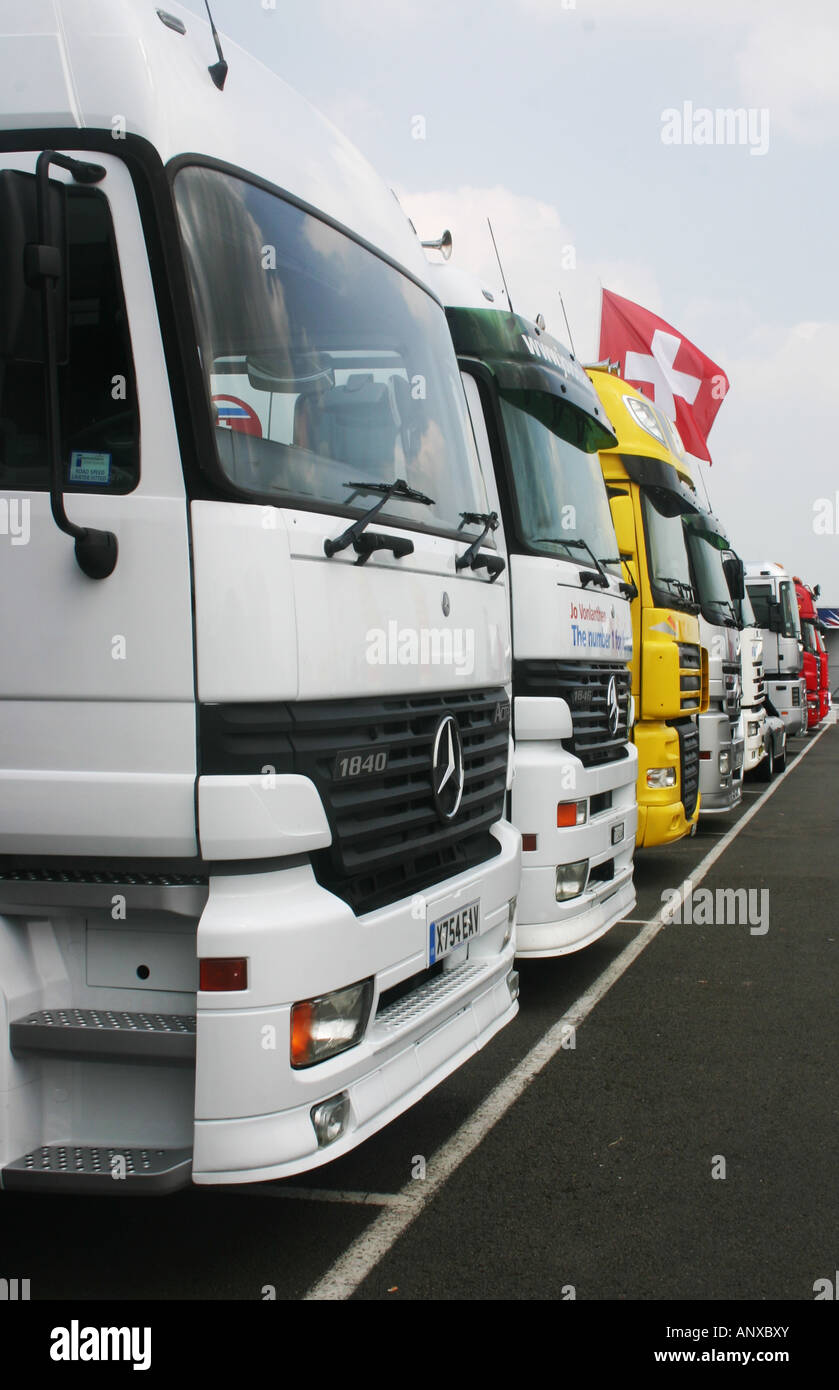 line up of hgv trucks Stock Photo - Alamy