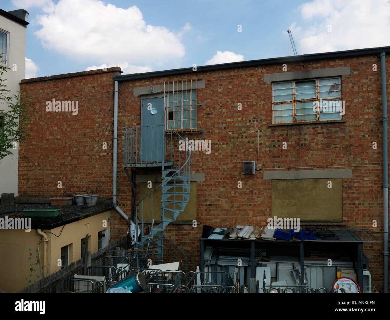 Poor housing hi-res stock photography and images - Alamy
