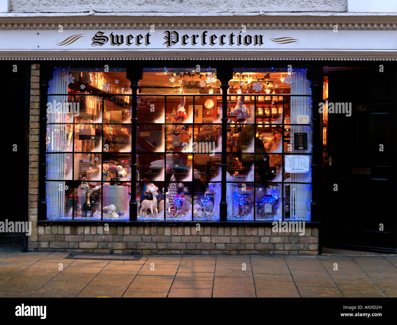 English sweet shop hi-res stock photography and images - Alamy
