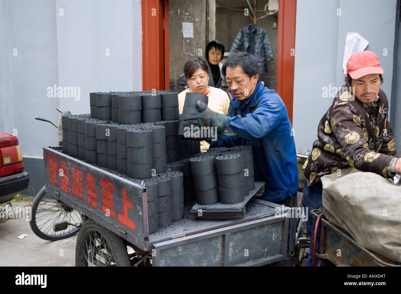Coal bricks hi-res stock photography and images - Alamy