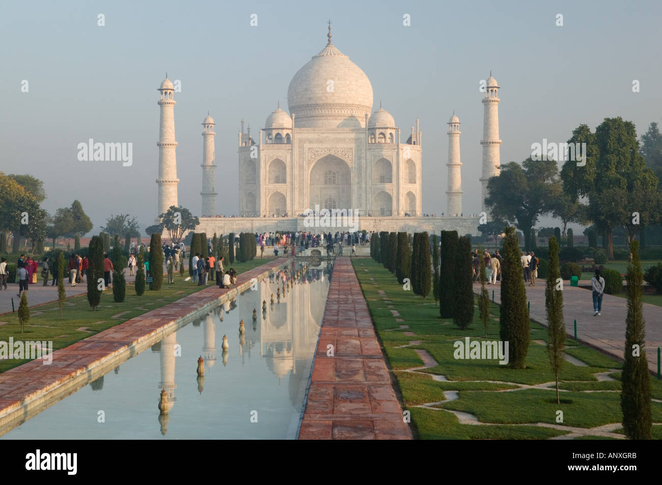 Taj mahal morning reflecting pool hi-res stock photography and images ...