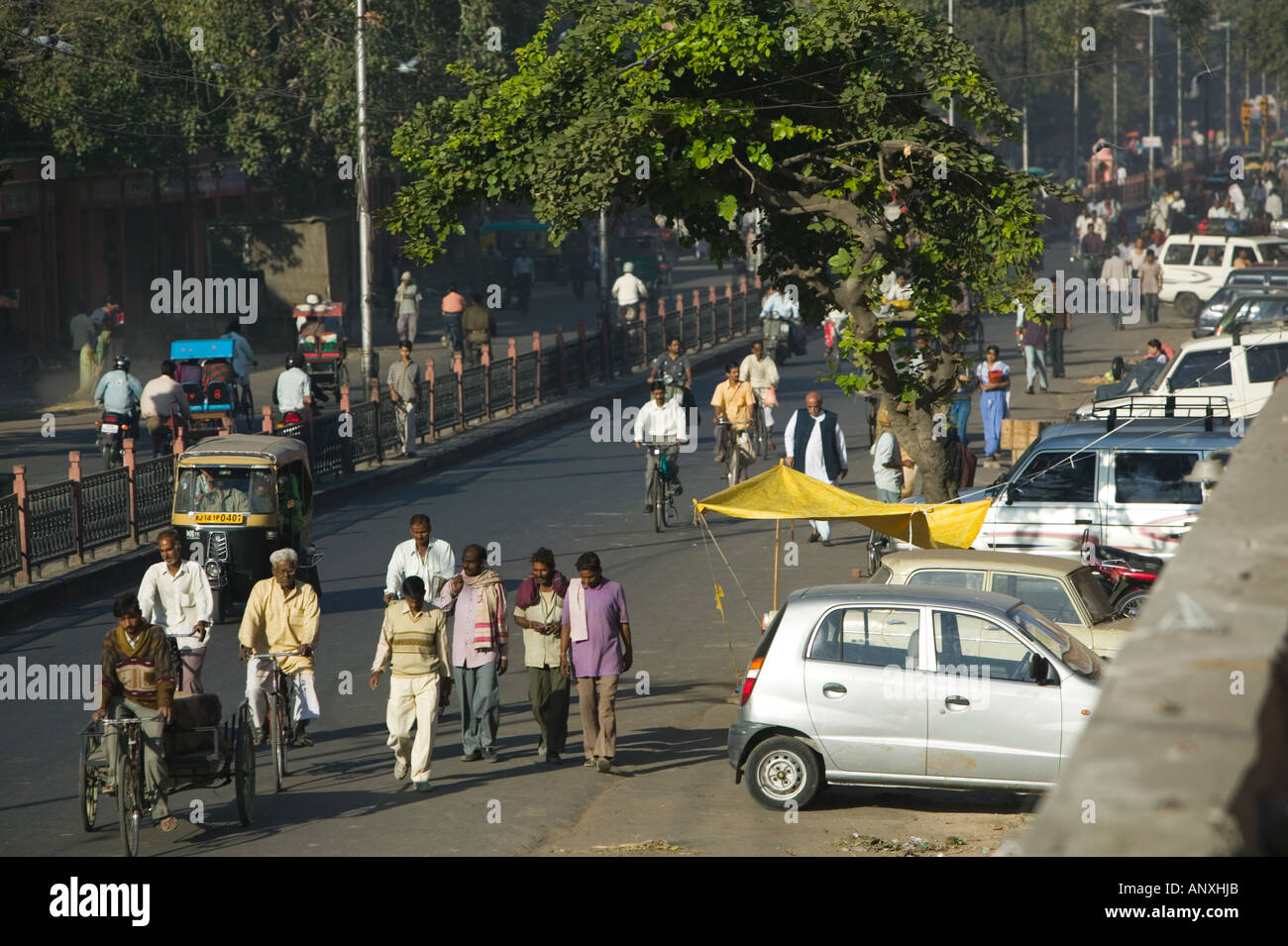 INDIA, Rajasthan, Jaipur: Morning Traffic / Chandpol Bazaar / Old ...