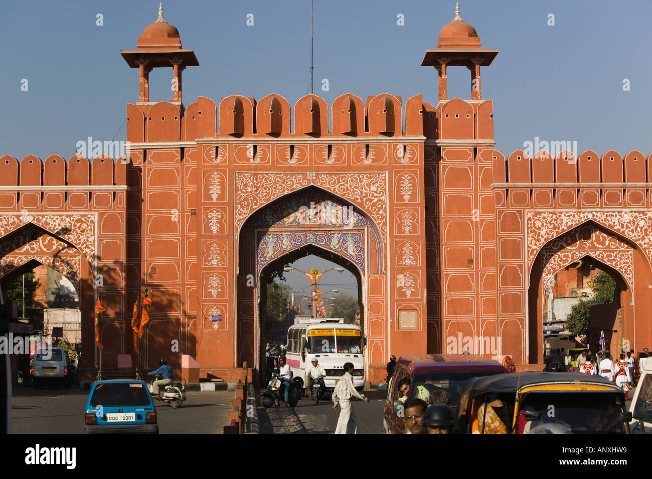 INDIA, Rajasthan, Jaipur: Sanganeri Gate / Old Jaipur Stock Photo - Alamy
