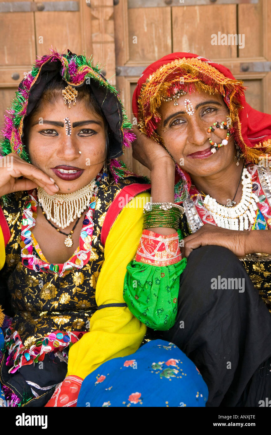 INDIA, Rajasthan, Pushkar: PUSHKAR CAMEL FAIR, Women Dancers of ...