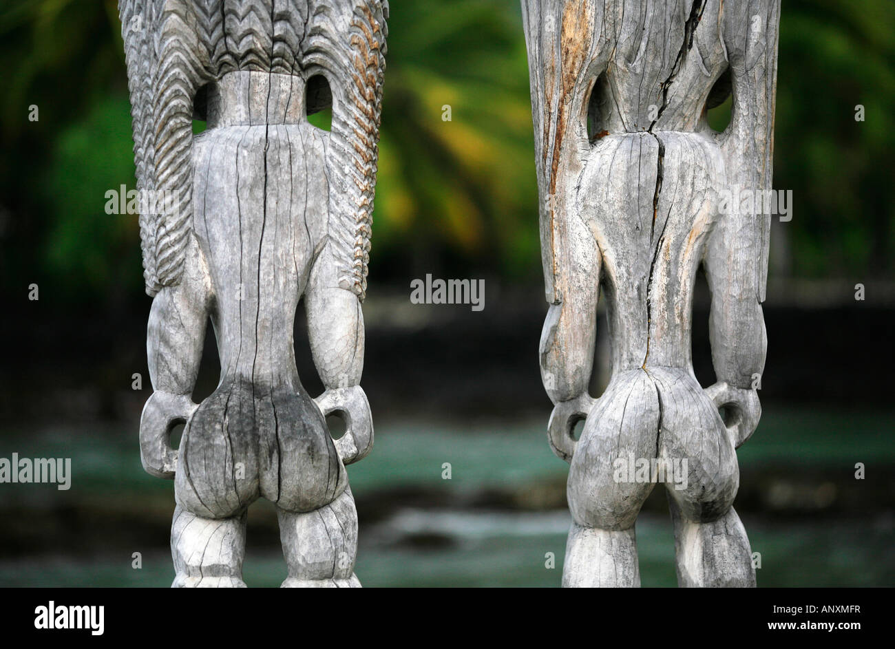 Wooden carvings of ancient Hawaiian gods Honaunau Place of Refuge ...