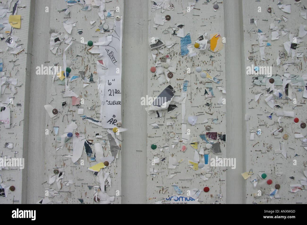 Old notice board hi-res stock photography and images - Alamy