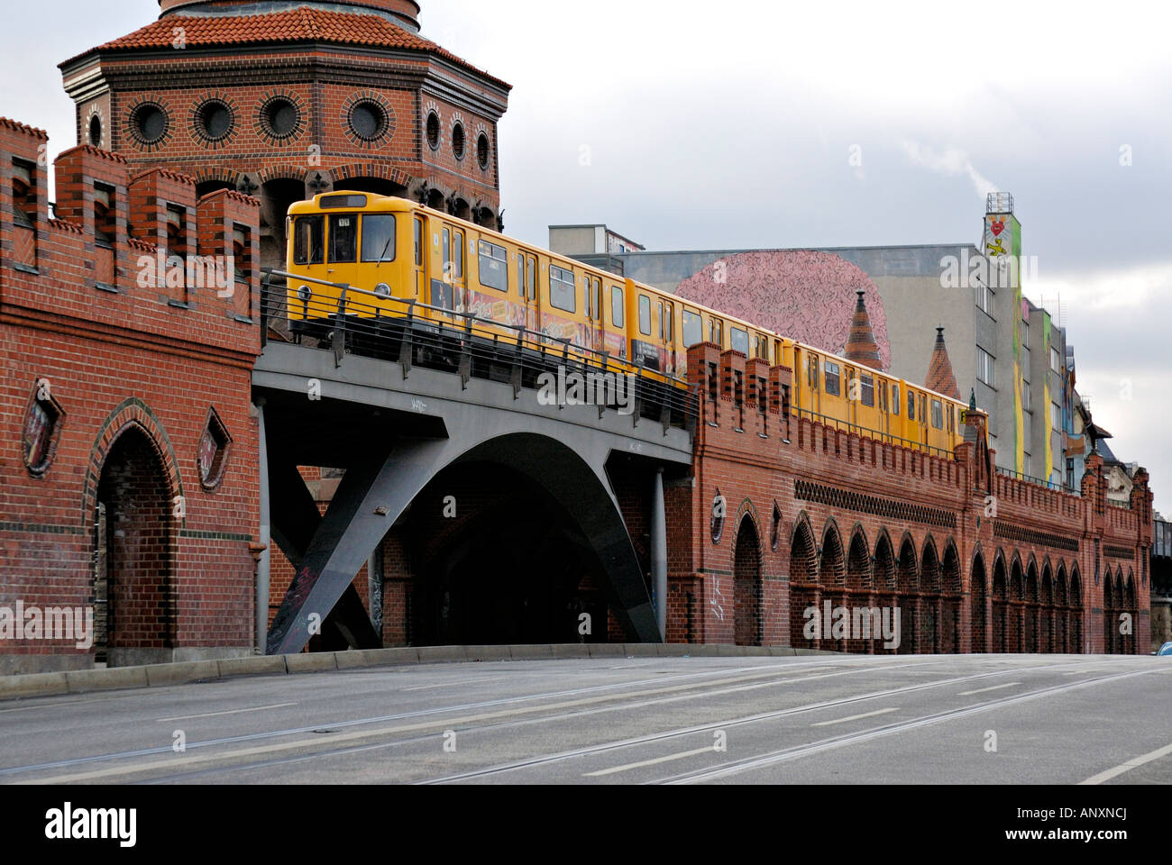 Railway bridge overground train hi-res stock photography and images - Alamy