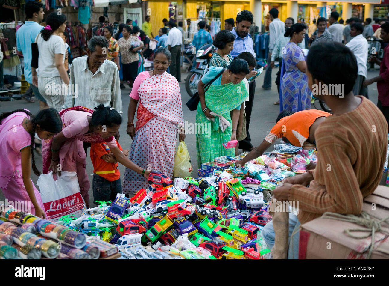 Busy street goa india hi-res stock photography and images - Alamy