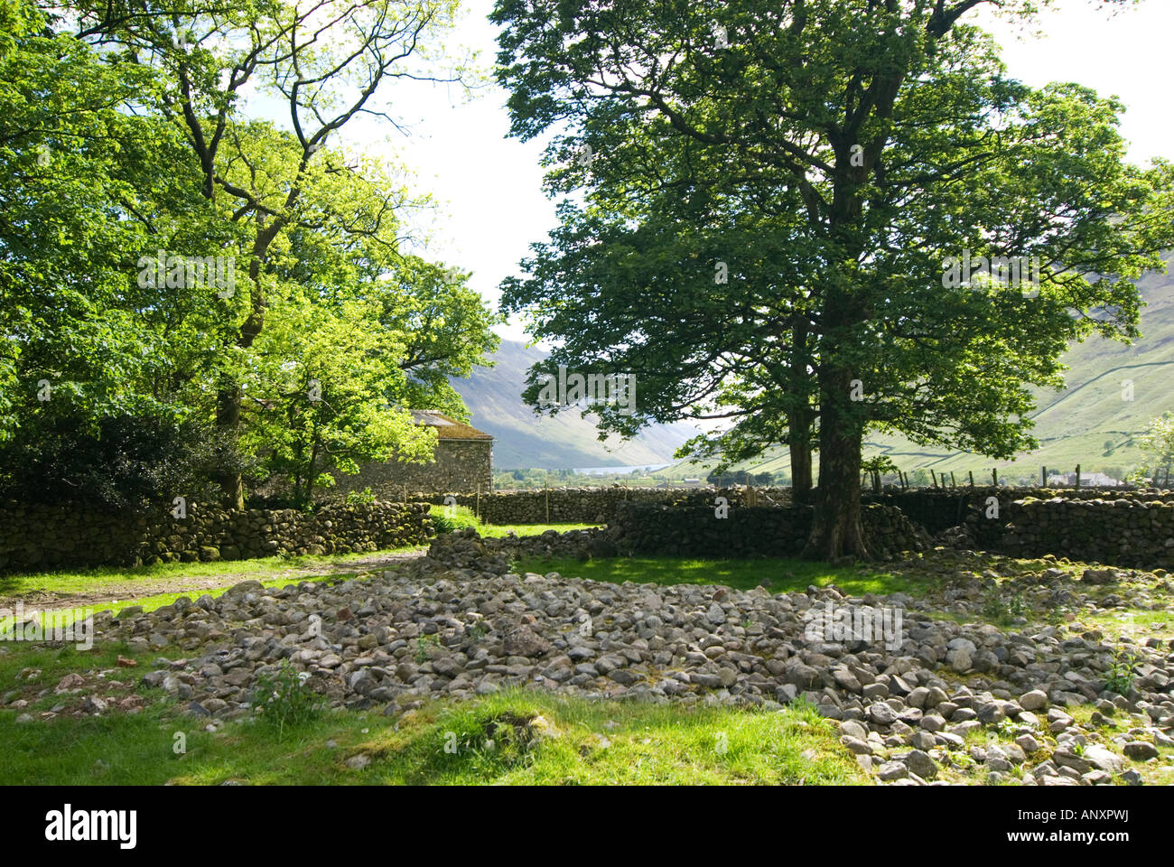 Farmyard post hi-res stock photography and images - Alamy