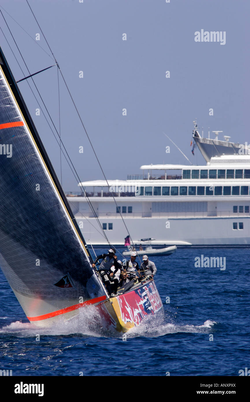 Red bull Victory Challene racing in front of The World Stock Photo - Alamy