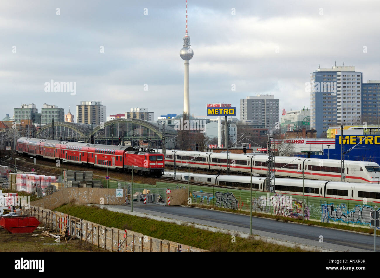 Double deck trains hi-res stock photography and images - Alamy