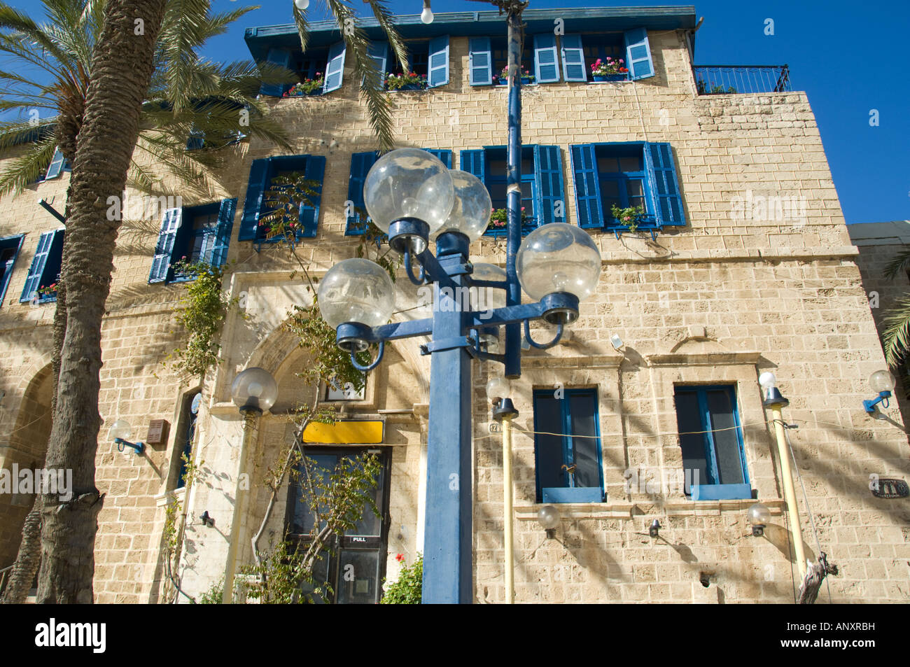 6 windows house hi-res stock photography and images - Alamy
