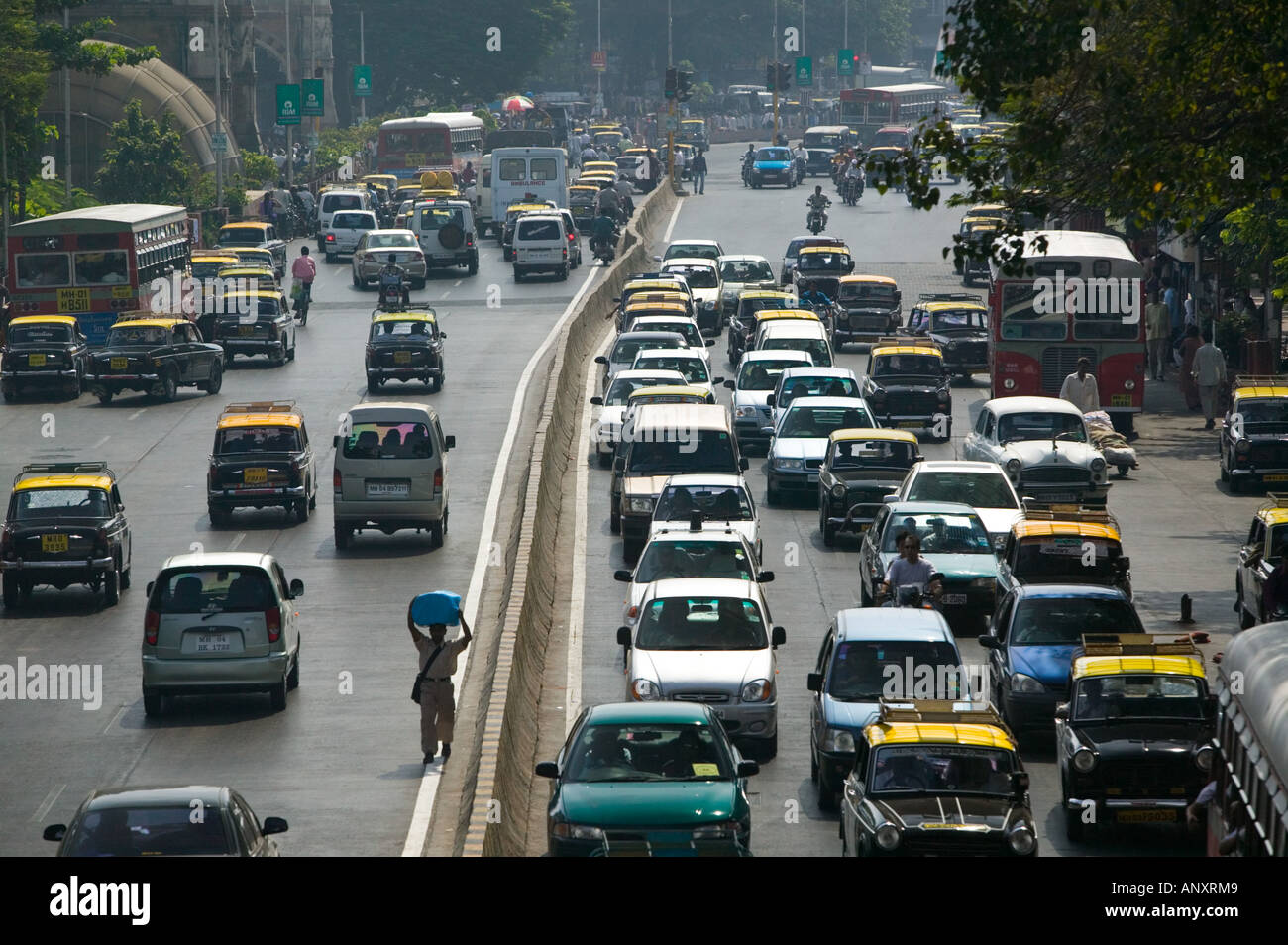 Traffic of mumbai hi-res stock photography and images - Alamy