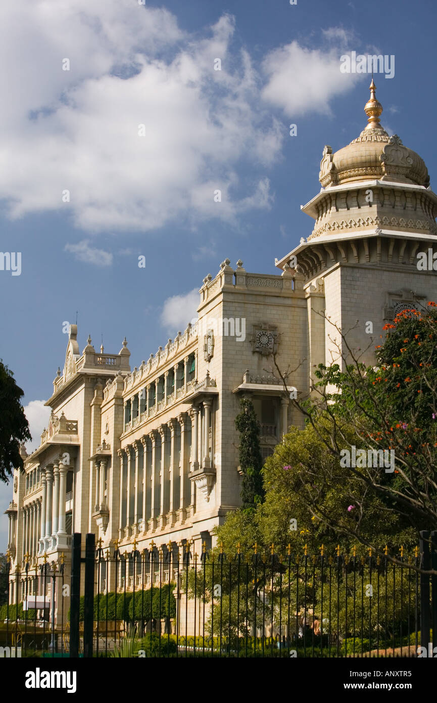 INDIA, Karnataka, Bangalore: Vidhana Soudha, Karnataka State ...