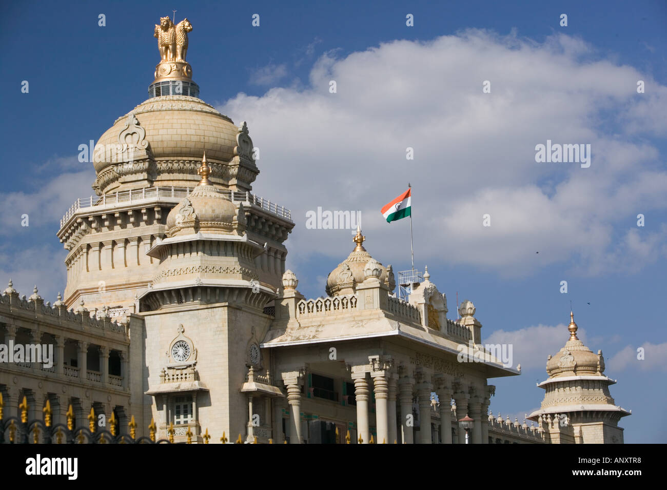 INDIA, Karnataka, Bangalore: Vidhana Soudha, Karnataka State ...